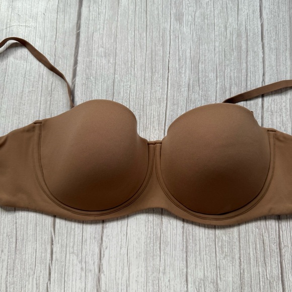 SKIMS | Intimates & Sleepwear | Fits Everybody Strapless Bra Skims Size ...